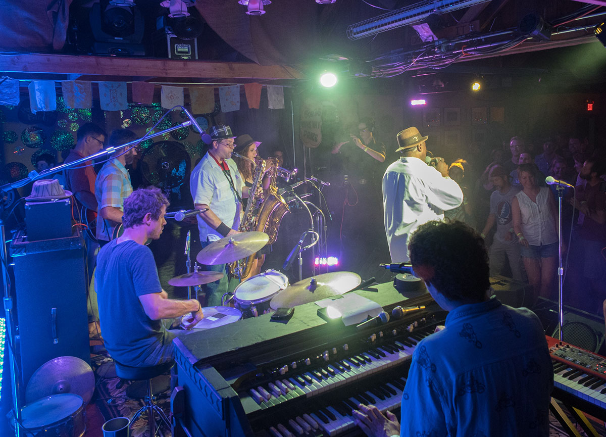 Ural Thomas & The Pain in the Galaxy Barn - Pickathon
